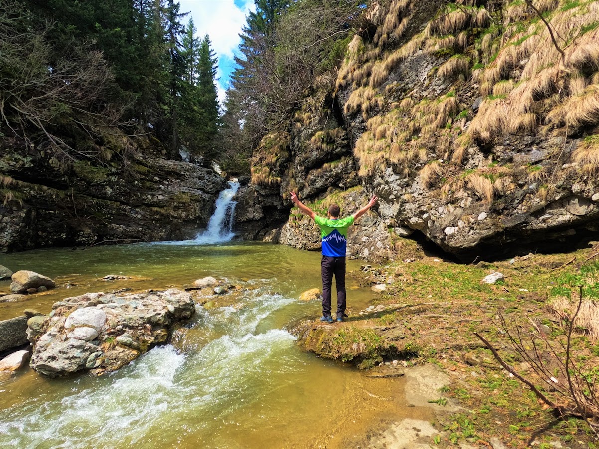 Excursie munte Cascadele Vanturis| OxigenTour.ro